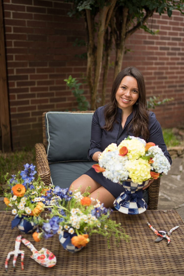 How to make a floral arrangement using chicken wire - Girl Wonder Life